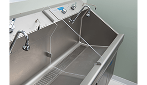 AMSCO Flexmatic - Stainless Steel Scrub Sinks | STERIS
